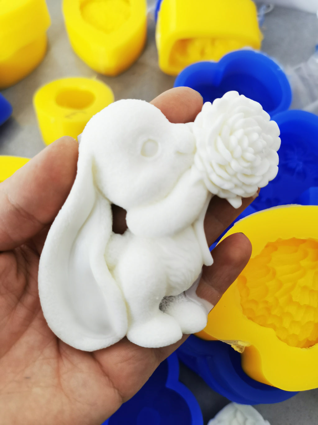 Matrita iepuras cu floare – Fabricadematrite.ro